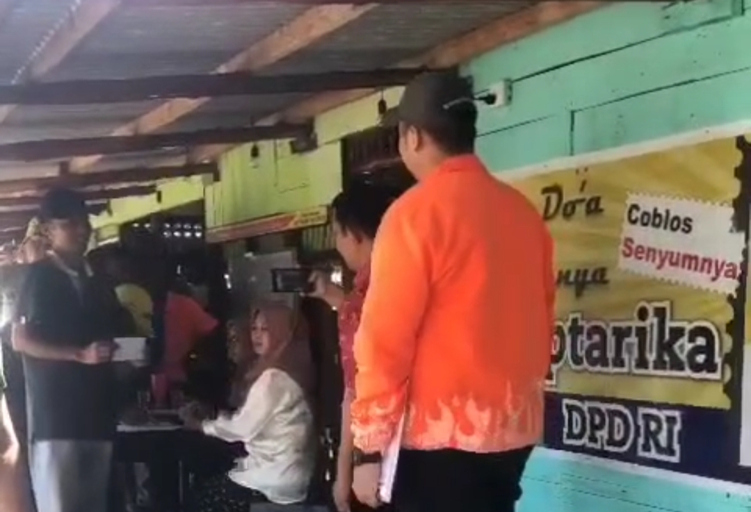 Diduga Caleg DPD RI Bagi-bagi Uang di Belakangpadang - MataKepri ...