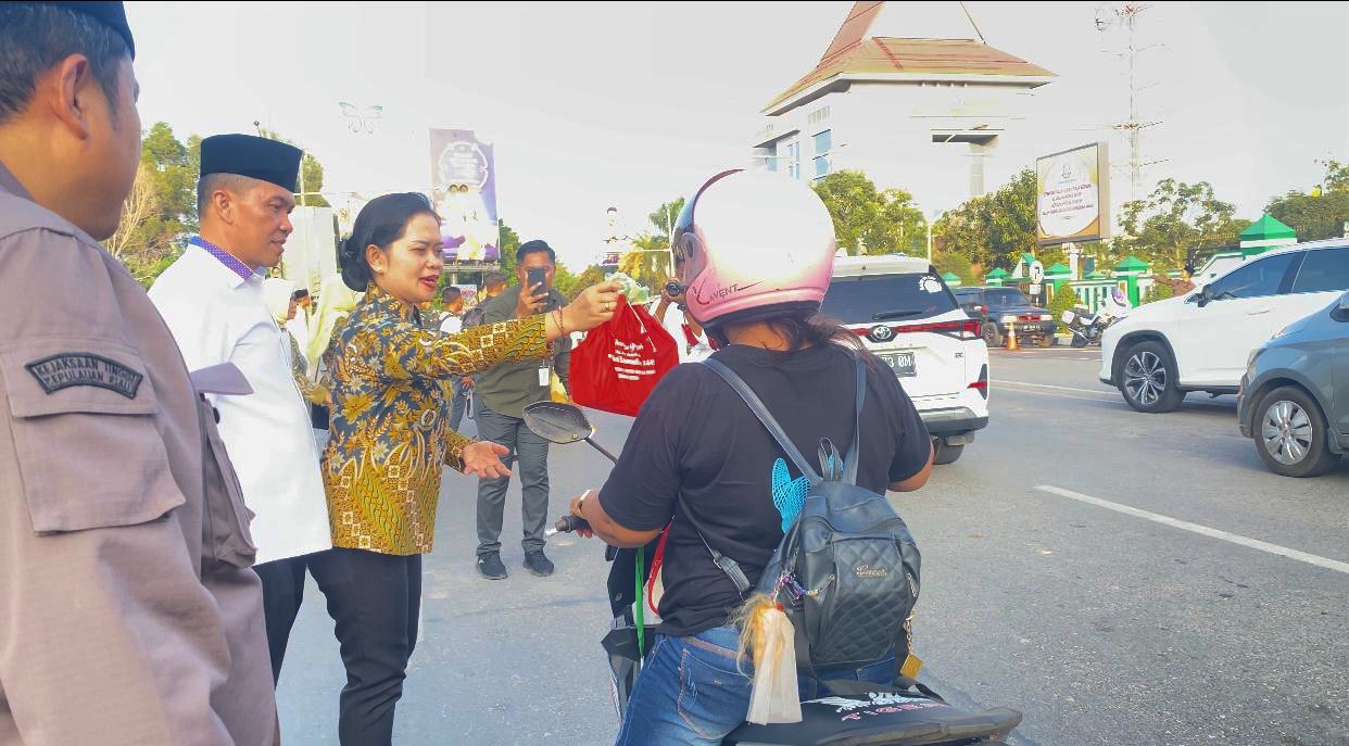 Tebar Kebaikan di Bulan Suci Ramadhan, Kejari Batam Berikan Tali Asih ...