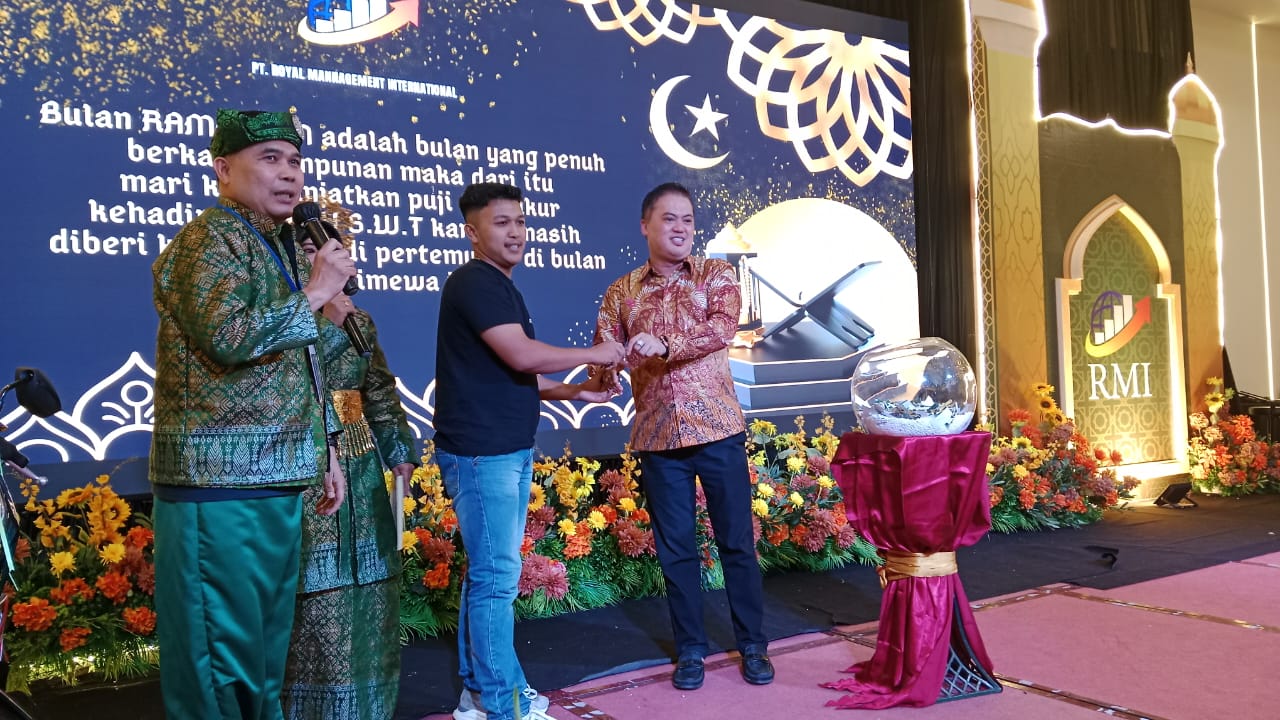 Bukber Keluarga Besar PT. RMI Group Bertabur Hadiah - MataKepri ...