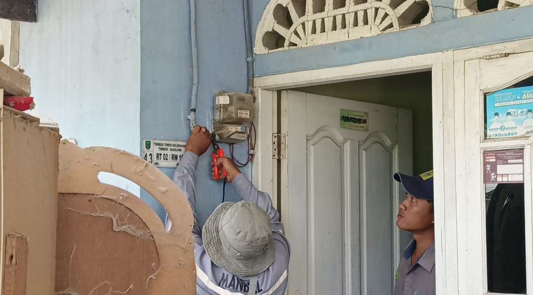 Hindari Terjadinya Kesetrum, Aliran Listrik di Tembesi Tower Dipadamkan - MataKepri || Portal ...